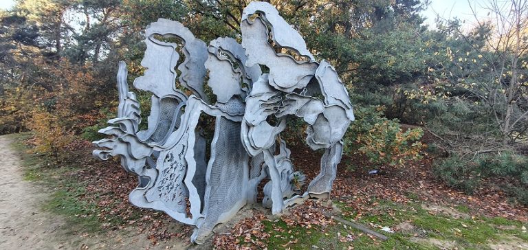 Odapark Venray - Wandelen tussen kunstige beelden - AMBULARE