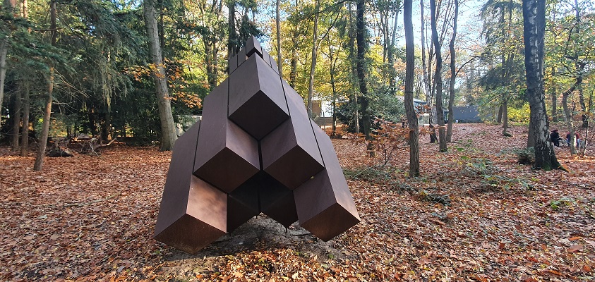 Odapark Venray - Wandelen tussen kunstige beelden - AMBULARE